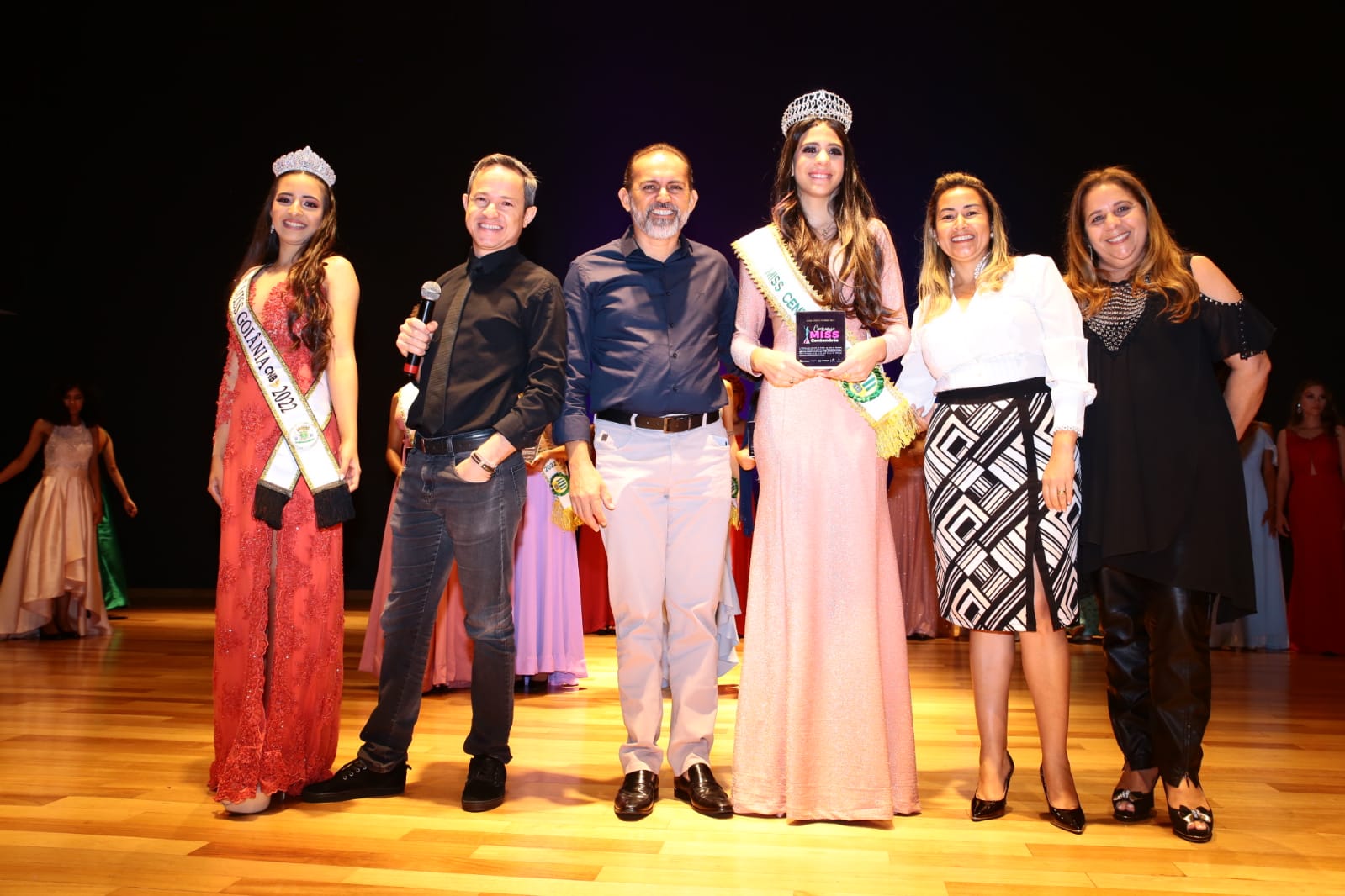 Ana Clara Cardoso é eleita Miss Centenário