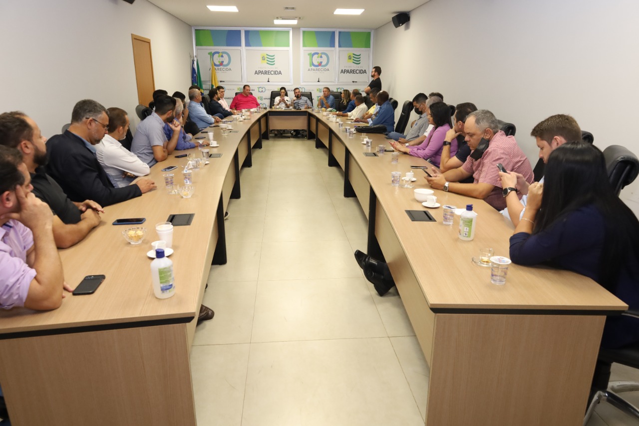 No 1º dia de mandato como prefeito, Vilmar Mariano recebe Gustavo em ...