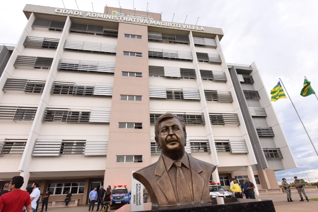 Homenagem a Maguito Vilela reúne centenas de pessoas em Aparecida ...