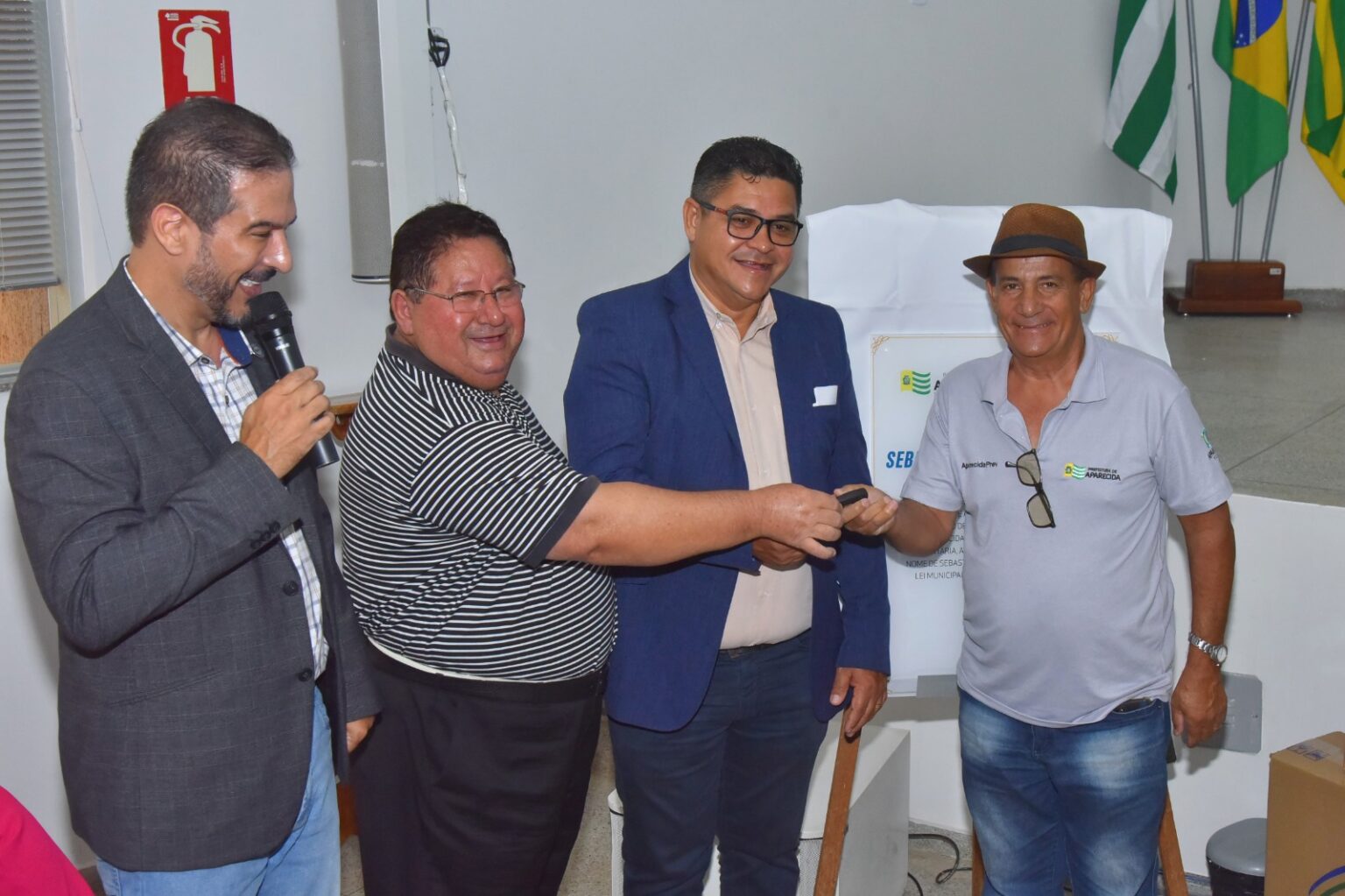 Prefeitura Municipal de Aparecida de Goiânia | Em solenidade, prédio do ...