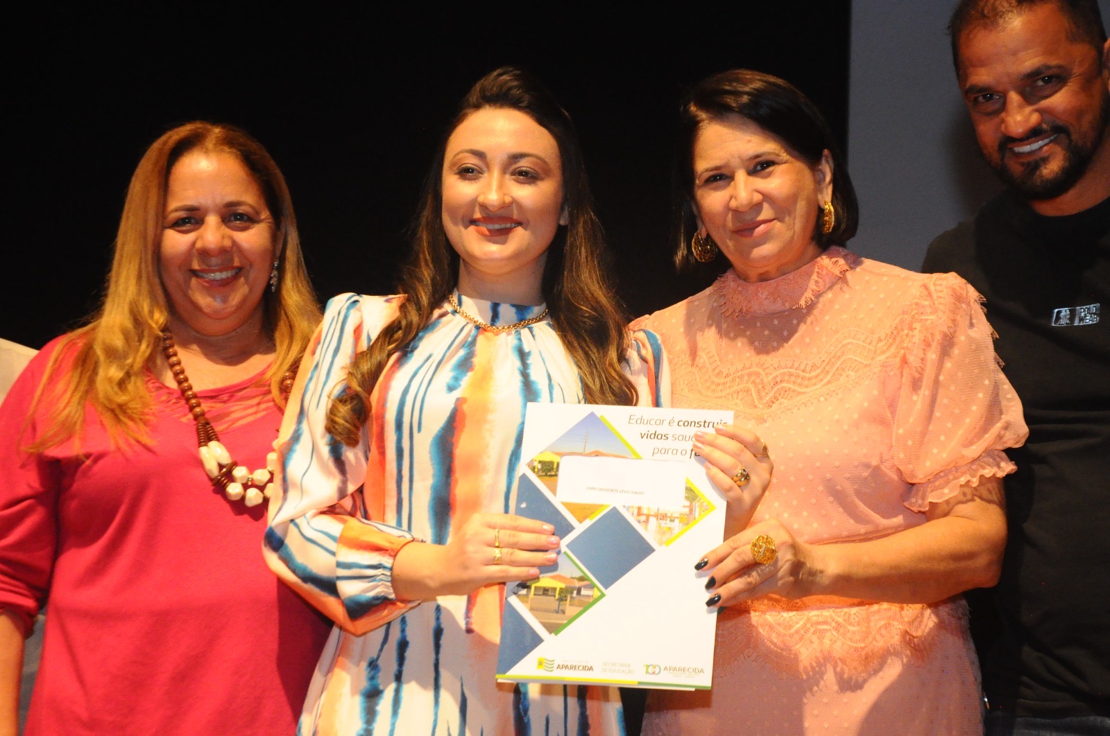 Prefeito Vilmar Mariano empossa novos gestores das unidades escolares ...